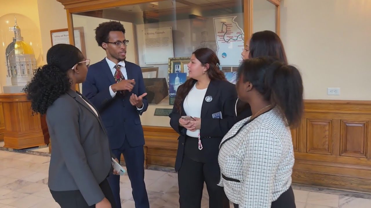 Augusta University students visit Georgia Capitol for AU Day - YouTube