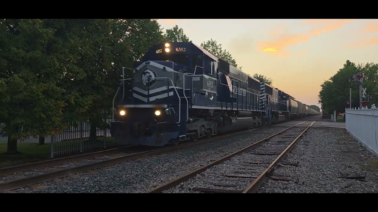 LSRC 6352 & LSRC 6436 Downtown Birch Run Southbound Grain Freight - YouTube