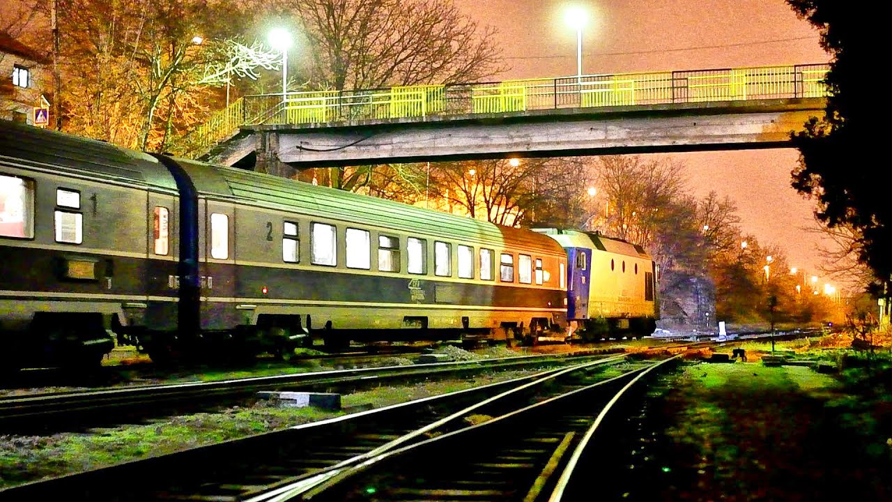 Night Trains in Oradea RailStation-Romania-January-2020 - YouTube