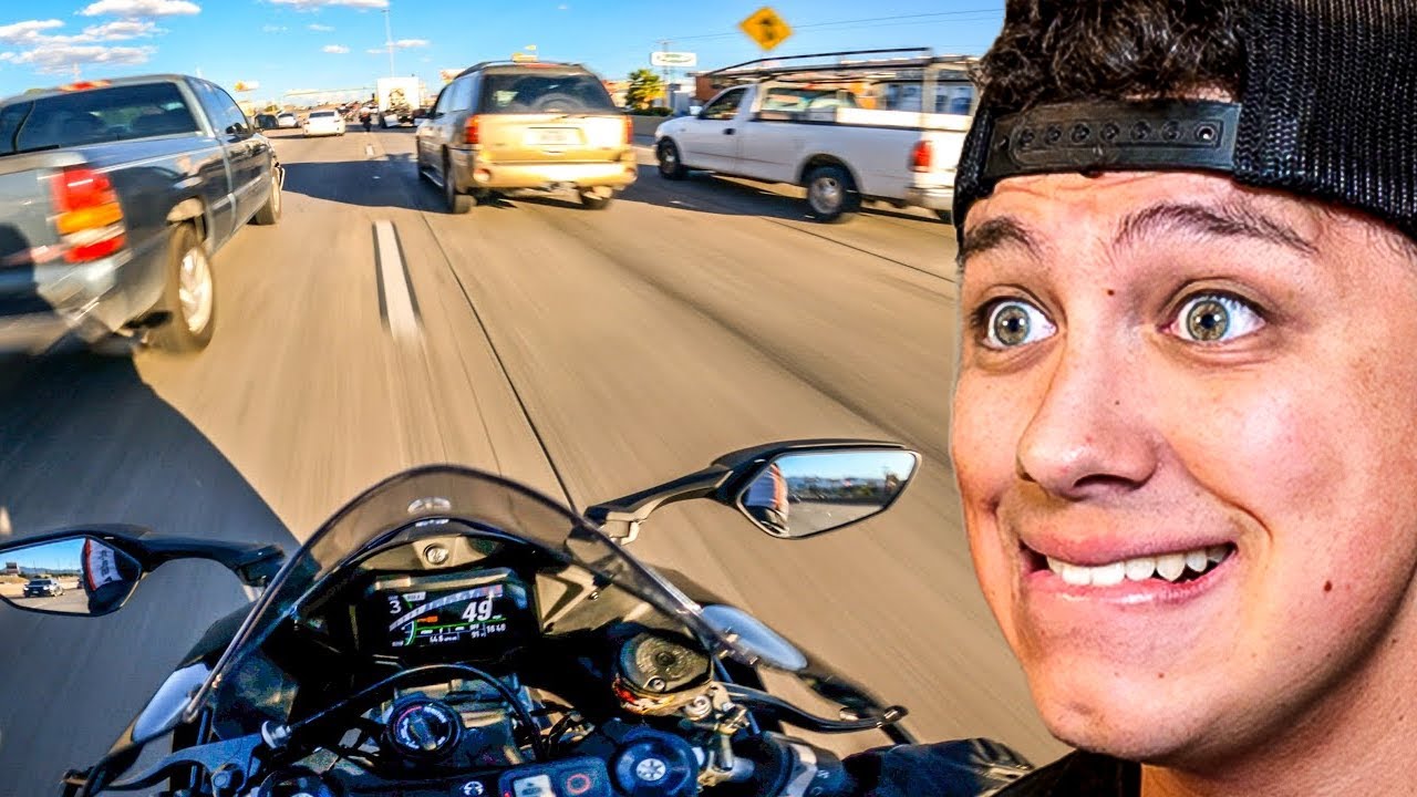 Motorcycle Runs from C0ps 170+ MPH - YouTube