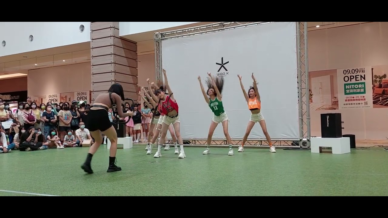 高雄快閃---LUVU---New jeans-attention---舞客星---20220828---草衙道SKM Park ...