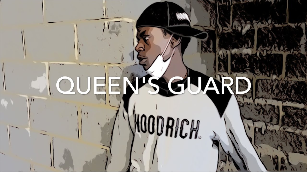 ROYAL GUARD COLLAPSES NEAR QUEEN ELIZABETH II's COFFIN - YouTube