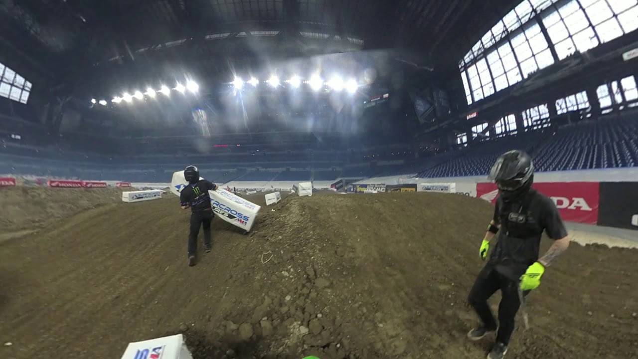 Supercross Futures Crash - YouTube