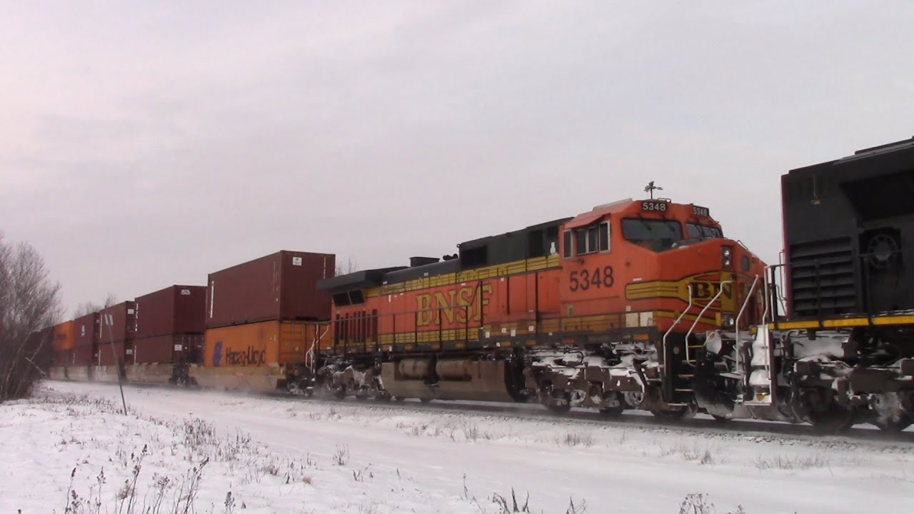 BNSF Engine Trails on Extra Stack Train CN 122 at Moncton, NB - Ground ...