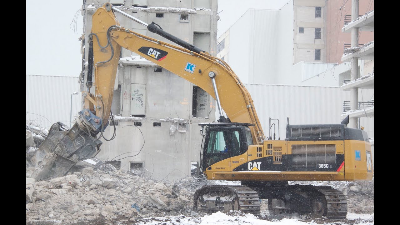 Caterpillar 365 C mit Cat MP40 (VT60) im Abbrucheinsatz in Berlin ...