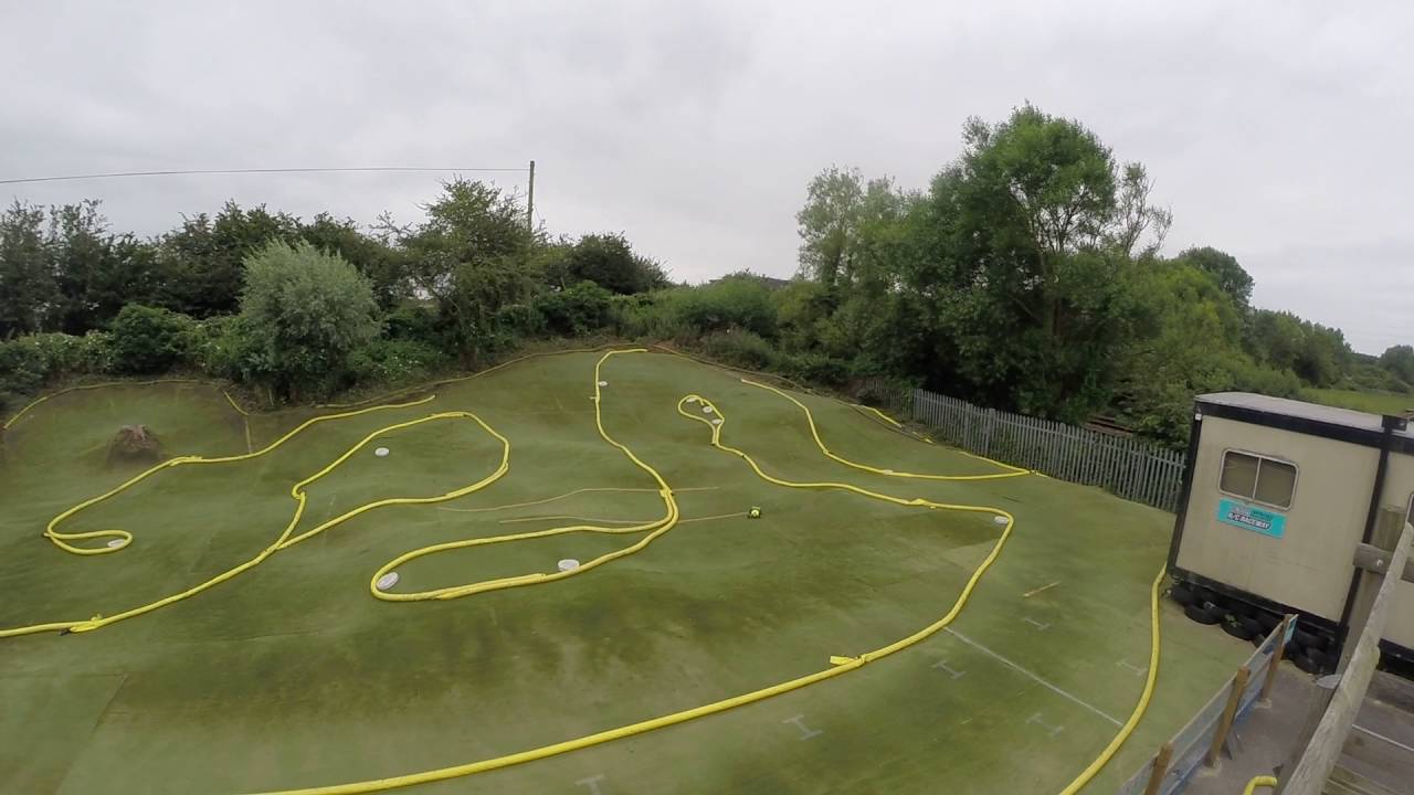 Team Associated B6 at Mendip RC Raceway - YouTube