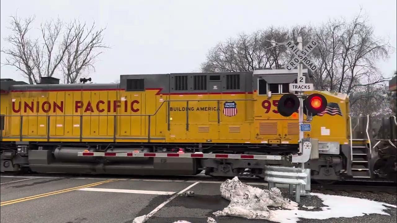 UP 5272 East: Celilo Park Access, near The Dalles, OR - YouTube