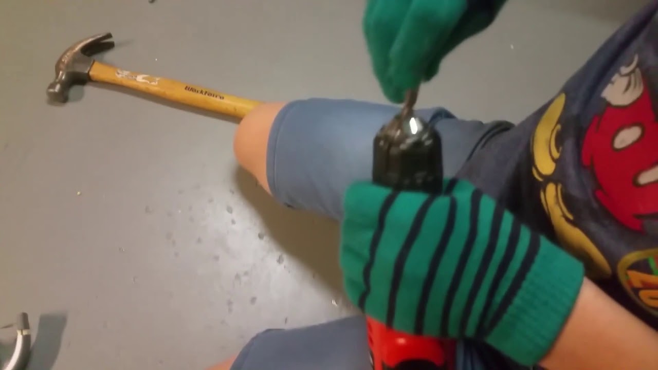 How to Break a Pair of Headphones - YouTube