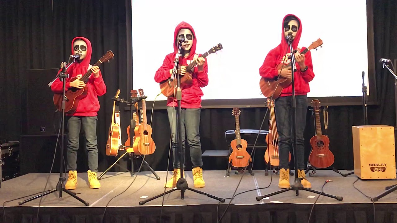 Un Poco Loco by Little Loca - YouTube