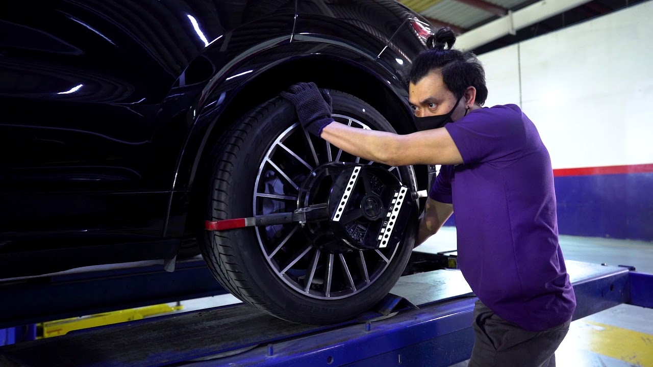Porsche Cayenne Turbo - Wheel Alignment - YouTube