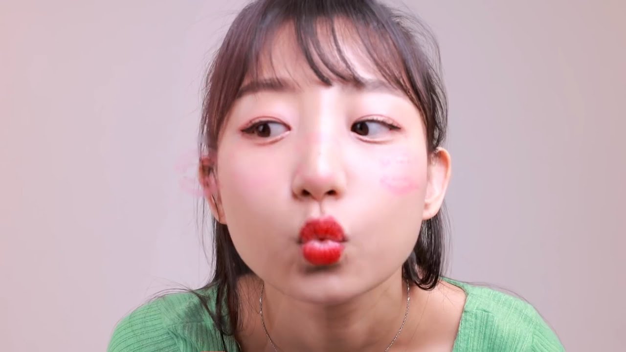 [ASMR]💄립스틱으로 낙서하고 뽀뽀하기💋나의 뽀뽀를 받아랏 - YouTube