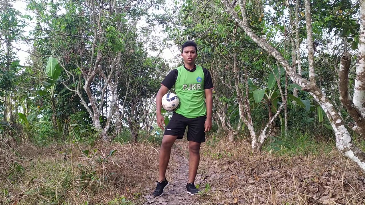 Teknik sepak sila dalam permainan sepak takraw - YouTube