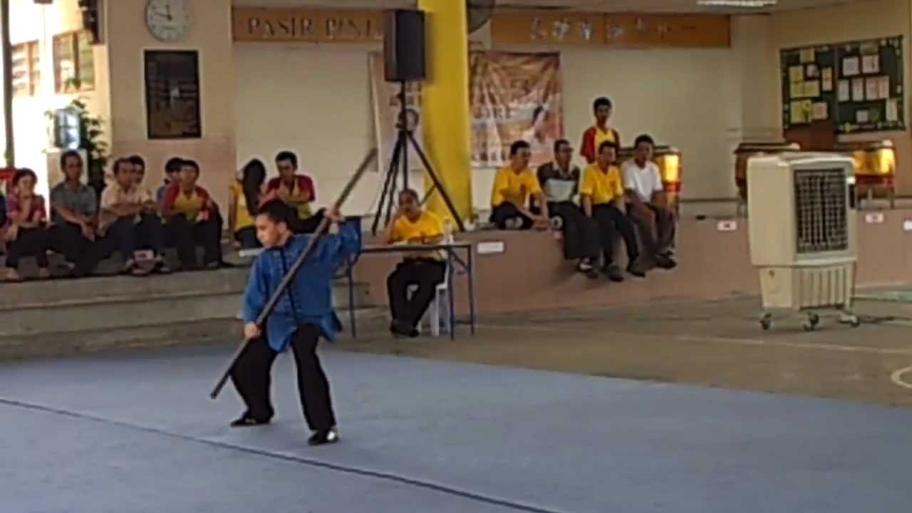 Chinese Kungfu Qun Yang Gun 群羊棍 (Shepherd Staff) - YouTube