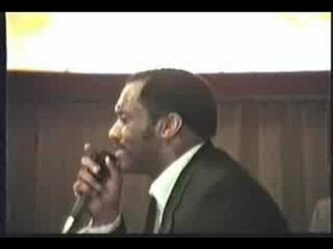 Bishop Ronald Brown singing Enjoying Jesus - YouTube