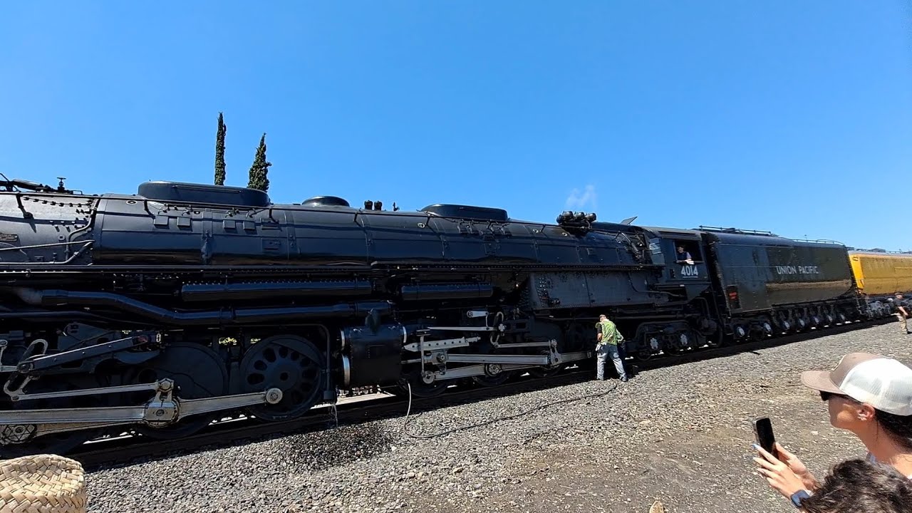 UP4014 "BIG BOY" stopped at Oroville 7/11/24 - YouTube