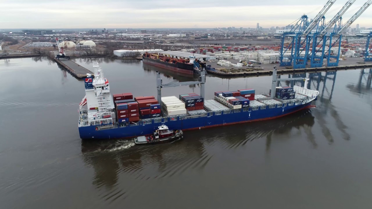 SEATRADE WHITE and Tug Z ONE 1-8-21 - YouTube