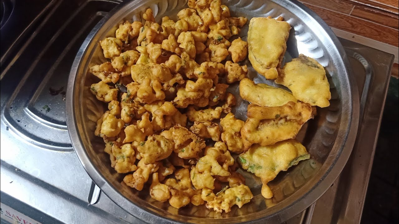 Kobi Baingan Pakoda Eating || Food Vlogs Odisha - YouTube