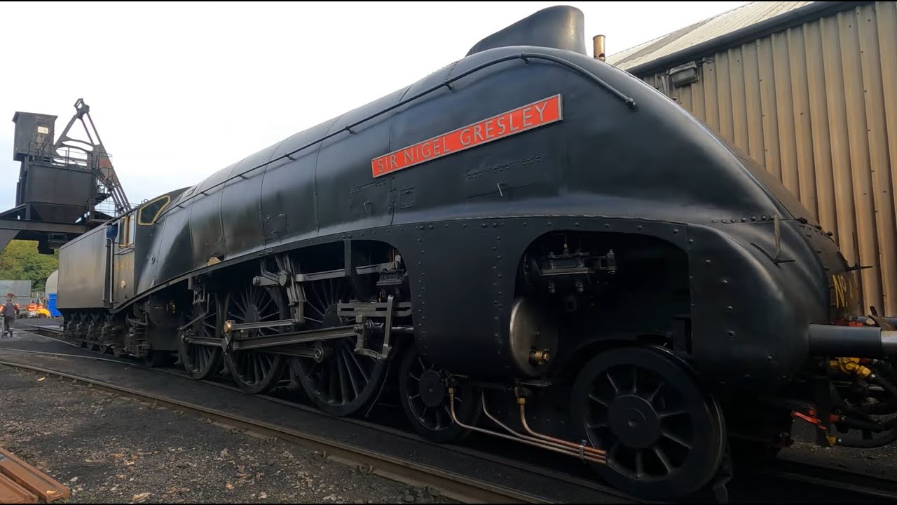 NYMR - A walk through A4 tender to the footplate, Gresley shunt ...