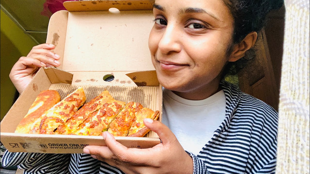 Tried out the Cheesy garlic toast at Pizza Hut srilanka #birizza # ...