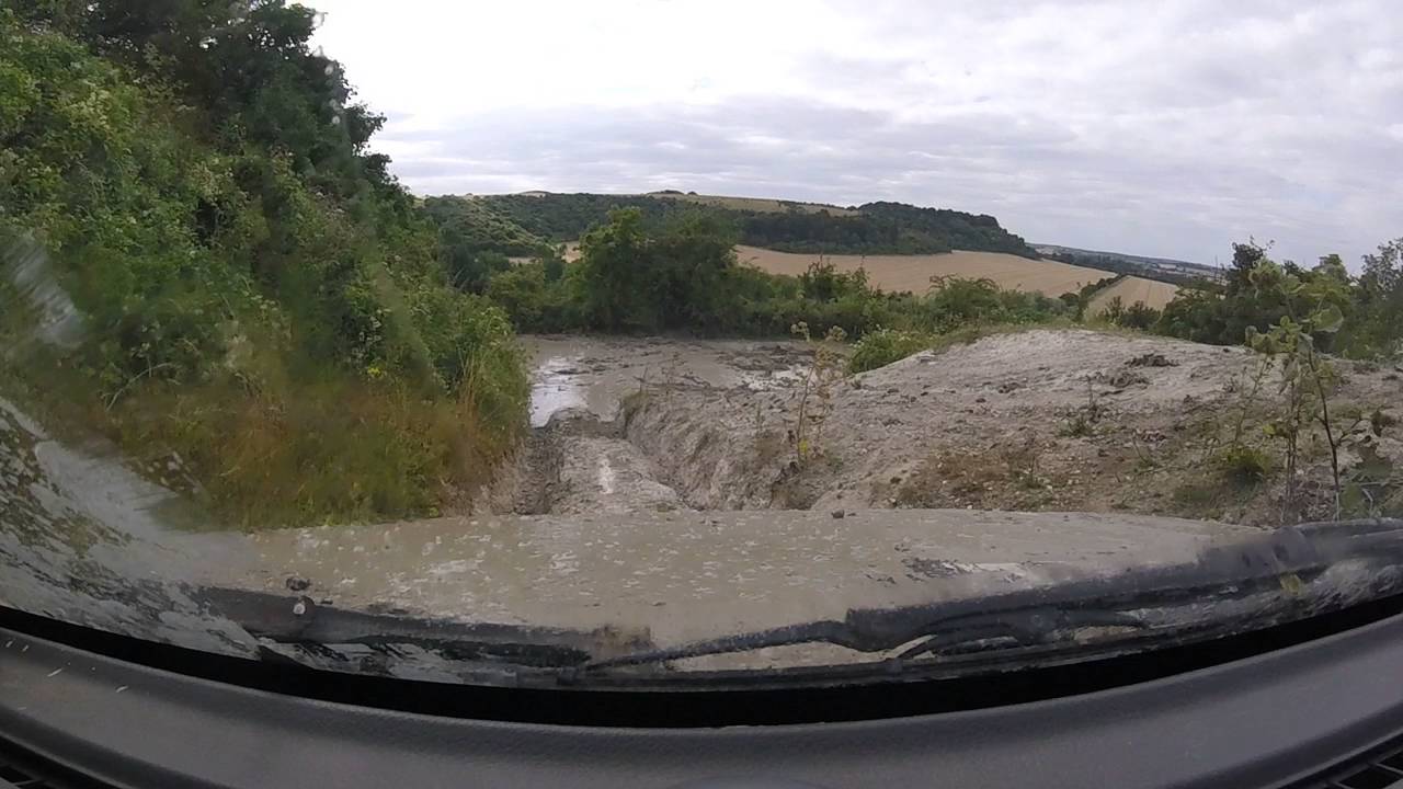 Devils Pit Mud bog, Mitsubishi Shogun V6 3.5 14-08-16 - YouTube