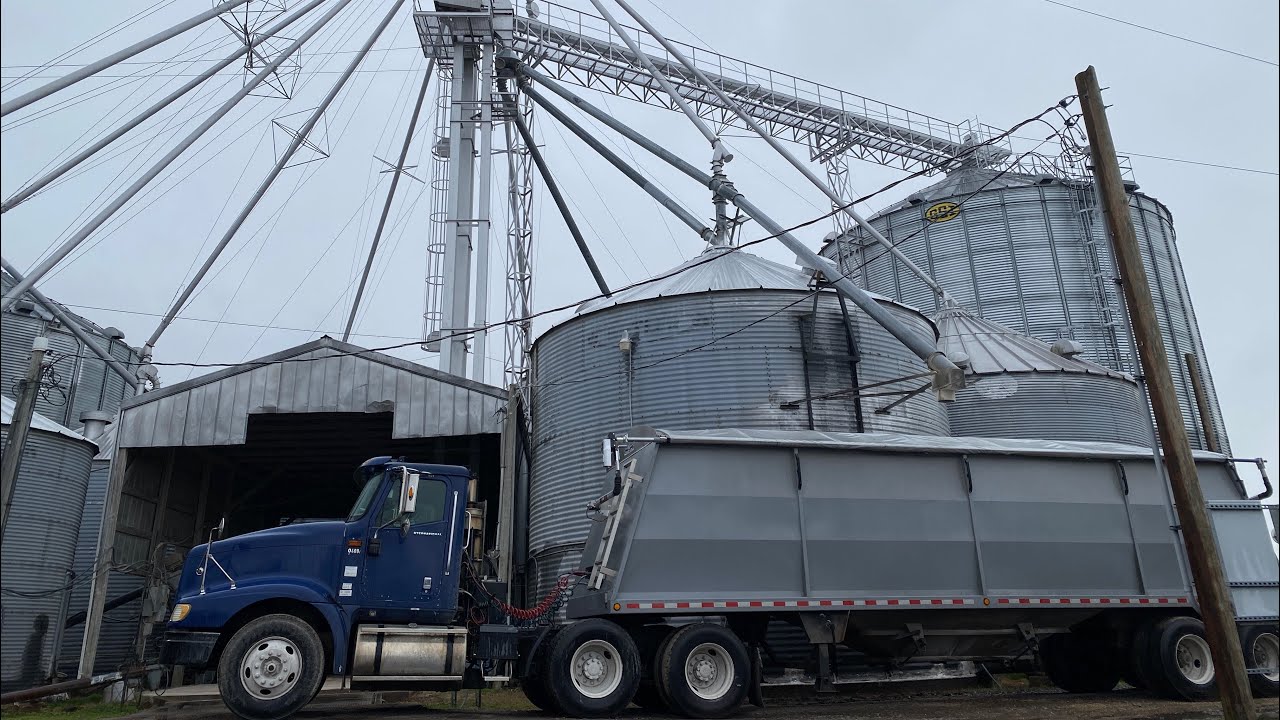 Installing an electric tarp and loading corn - YouTube