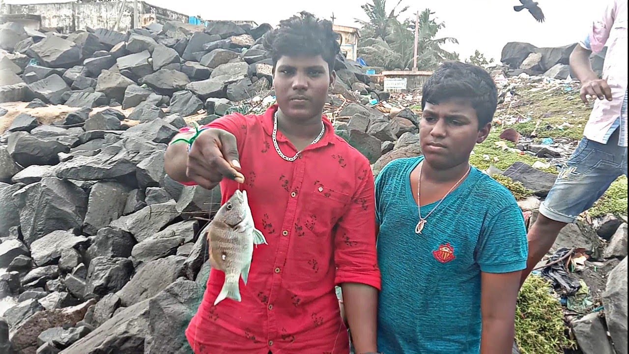 AMAZING FISH CATCHING IN SEA HAND LINE FISHING - YouTube