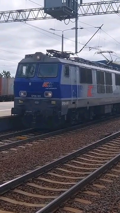 odjazd EP09-001 #pkp #train #trainspotting #railway #ep09 #shorts #kolej - YouTube