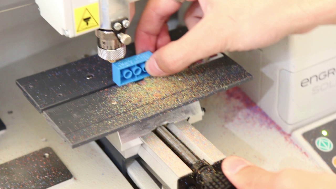 Dreamworld LEGO Store Brick Engraving - YouTube