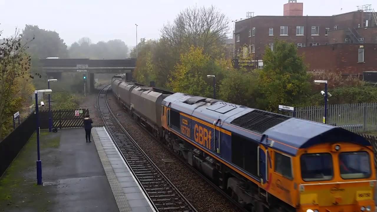 Scunthorpe Station 04/11/15 Classes 20/37/60/66/97 - YouTube
