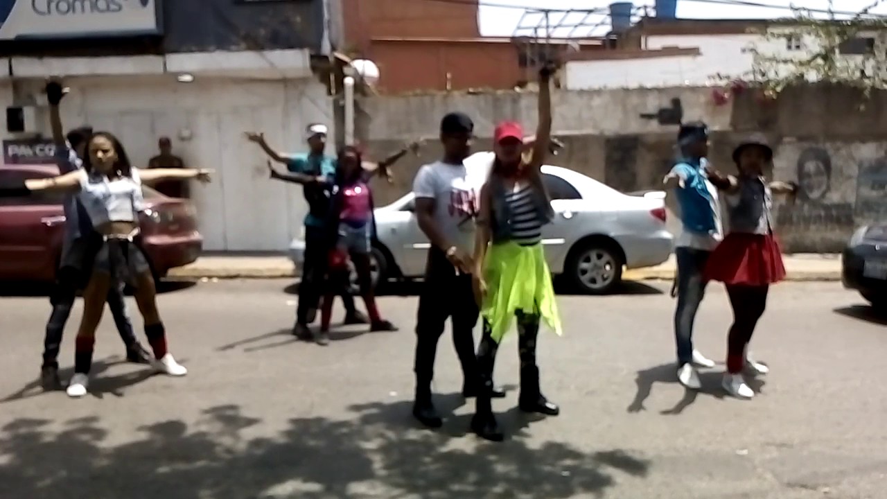 Bailame coreografia Danza mis primeros pasos (omishow) "baila" - YouTube