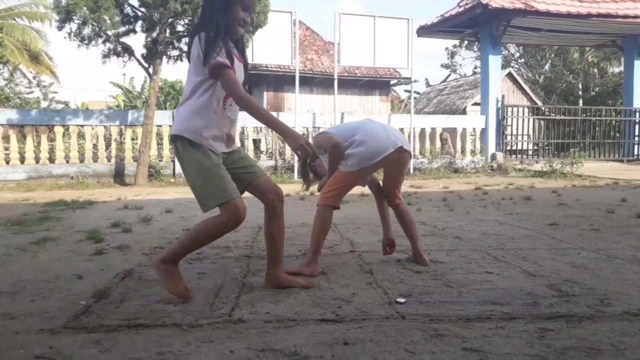 Permainan tradisional cak engkleng Kabupaten Ogan Ilir Sumatera Selatan ...