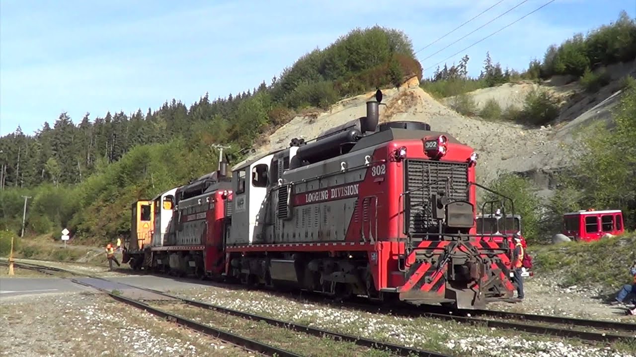 Englewood SW1200's in operation - YouTube