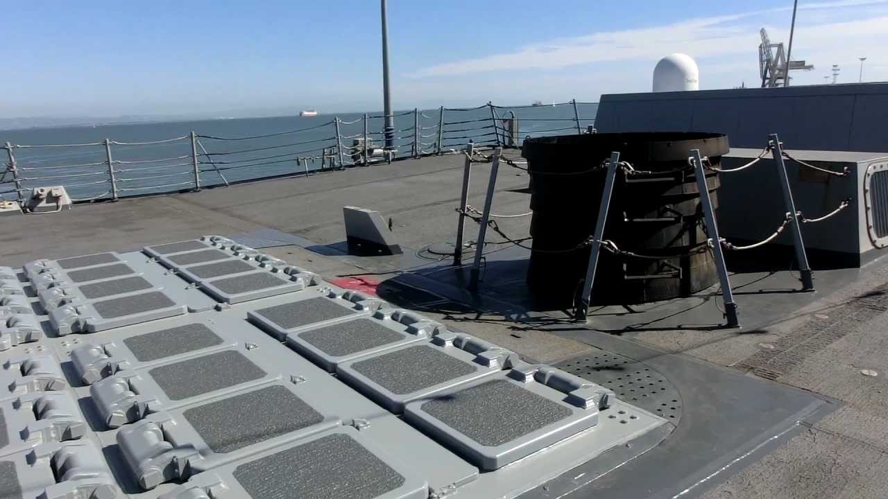 Phalanx Radar-guided 20 mm Gatling gun, by General Dynamics of USS ...