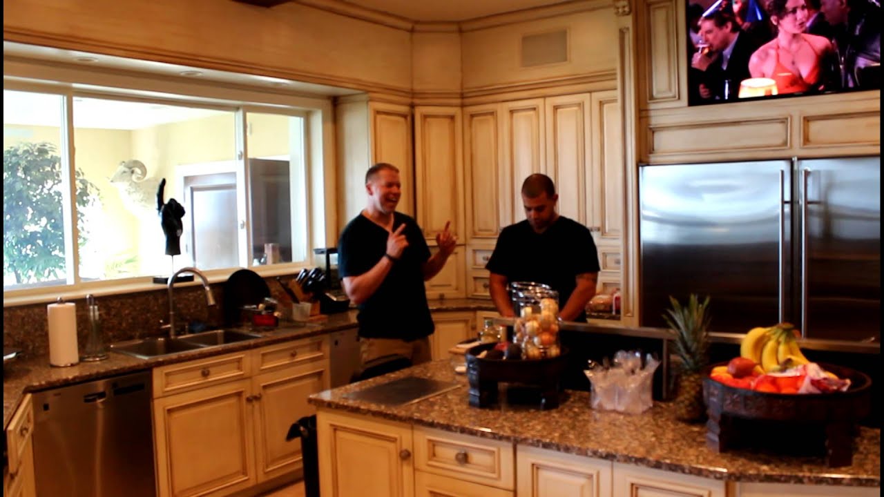 Gary Owen in Shaq's kitchen - YouTube