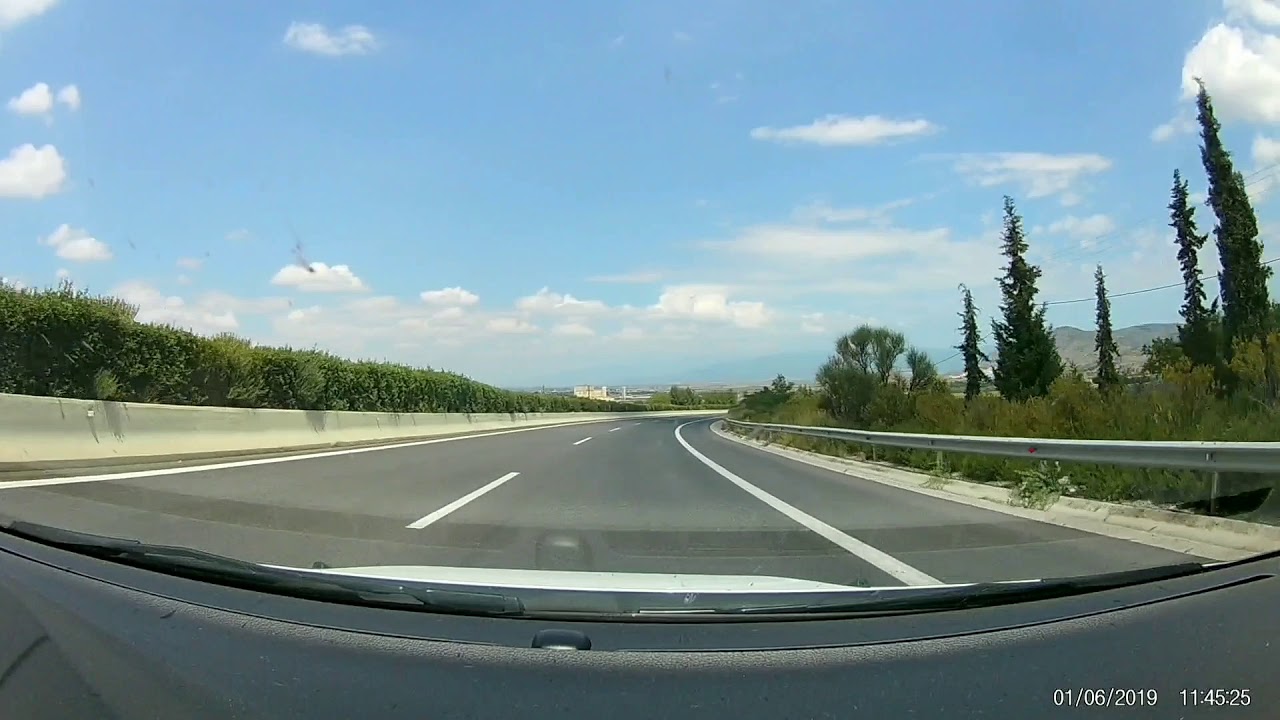 Παπακι αναποδα στην εθνικη οδο - YouTube