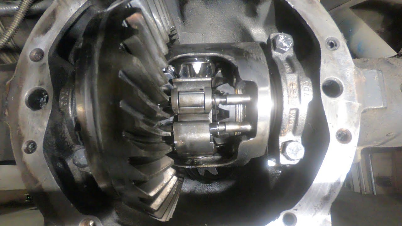 Suburban Restoration Part 6: Rear Differential Oil Change - YouTube