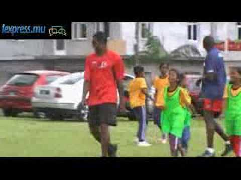 Wilson Kipketer et Stéphan Buckland à Saint-Hilaire - YouTube