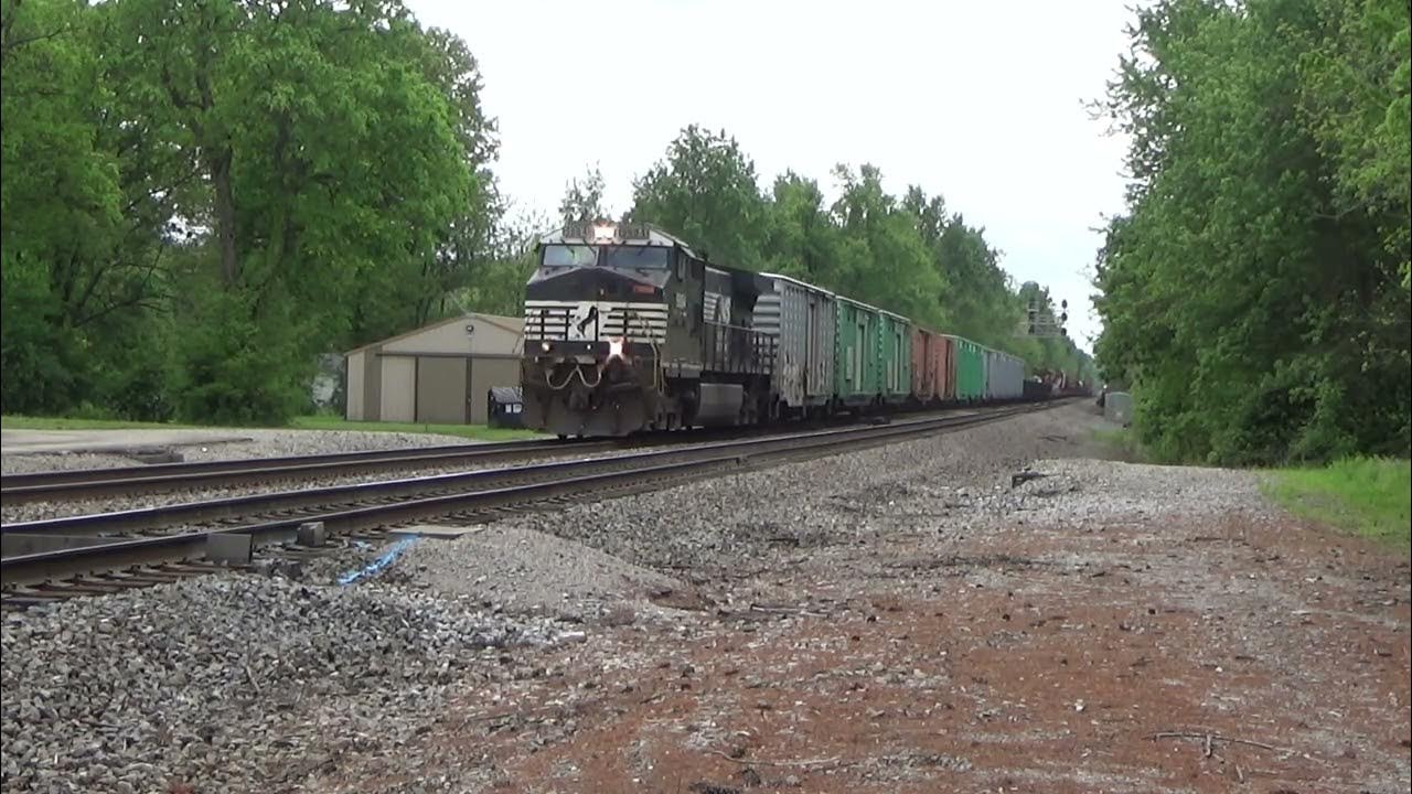(NS CNO&TP Mainline Railfanning) NB MOW Train at Junction City, KY - YouTube