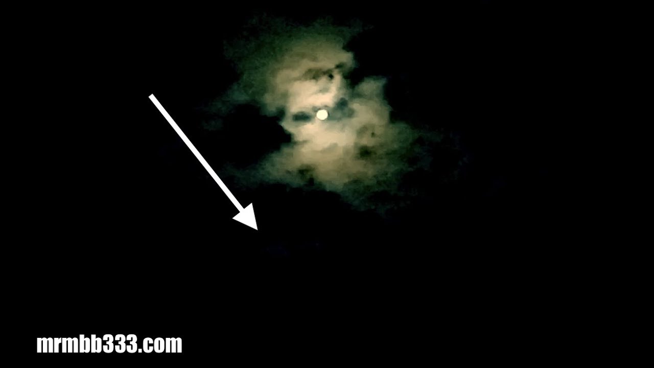 Strange light near the moon MYSTIFIES Australia man - Unexpected ...