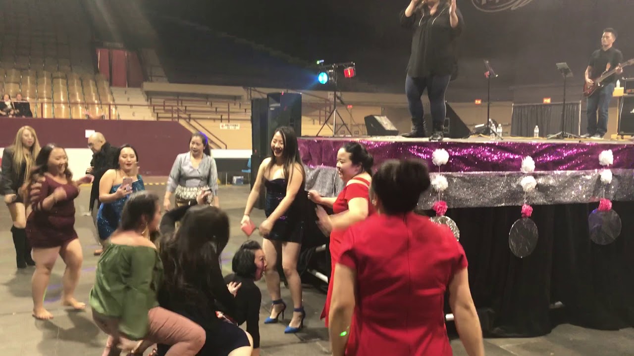 Green bay Hmong New Year - YouTube