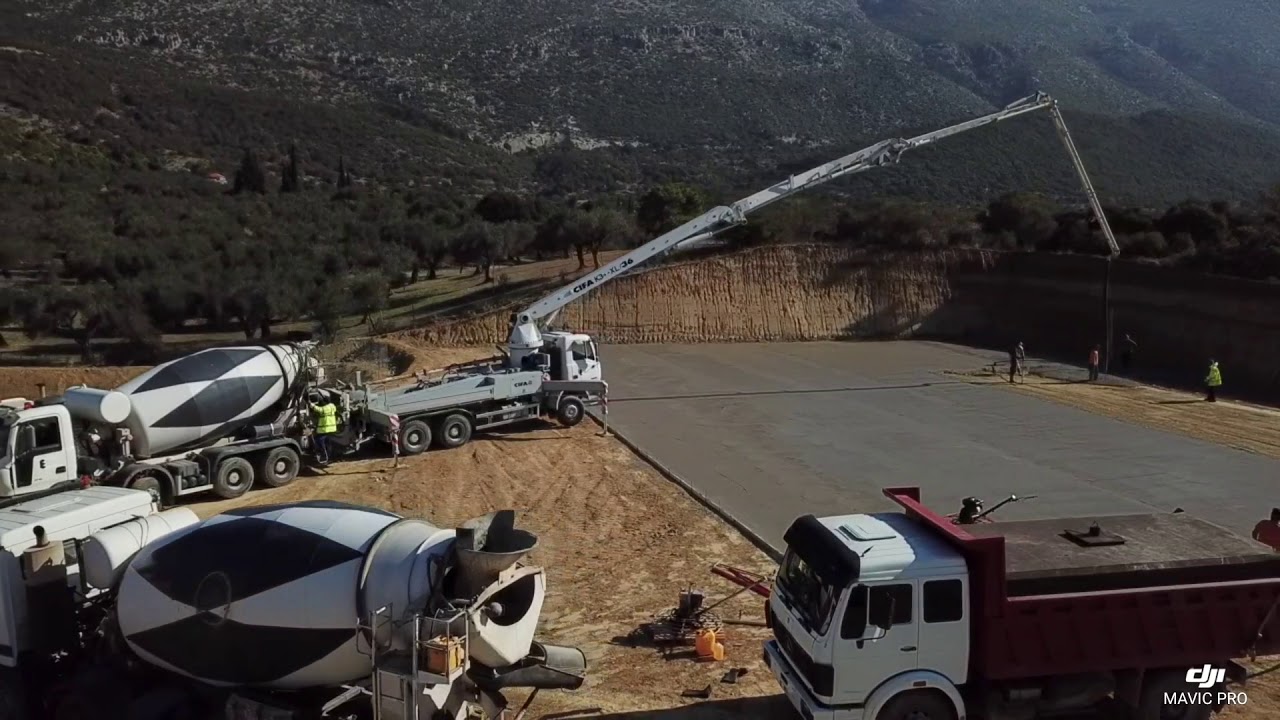 Σκυροδέτηση βιομηχανικού δαπέδου σε χώρο έκτασης 1,5 στρέμματος - YouTube