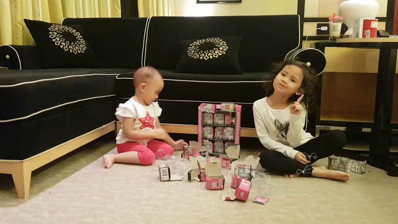 Buka 1 box besar mainan... isinya ada 27 box kecil mainan, yang ...