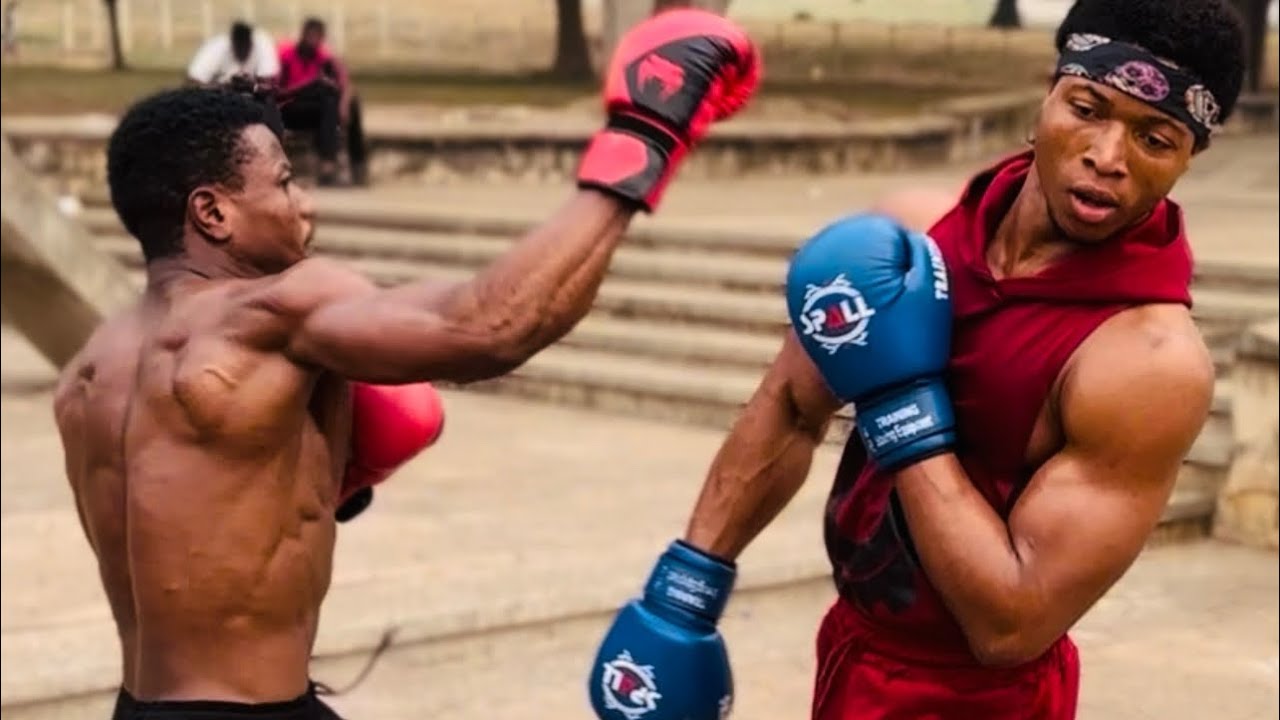 Boxing training: sparring session with sparring partner (cruiser weight ...