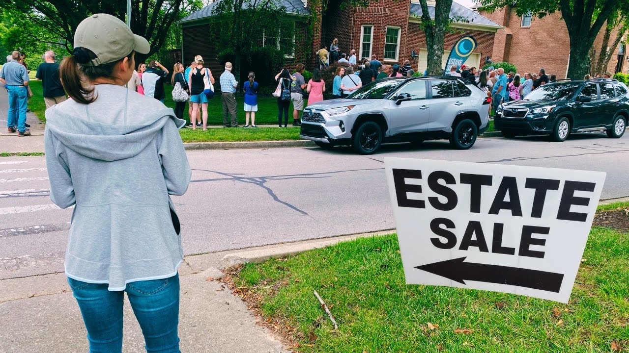 EVERYONE wanted in THIS Estate Sale... @thehomeschoolingpicker - YouTube