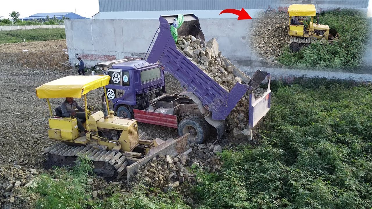Rock fill up Complete100% Processing 5T Trucks with KOMATSU Dozer Push to clearing Flooded ...