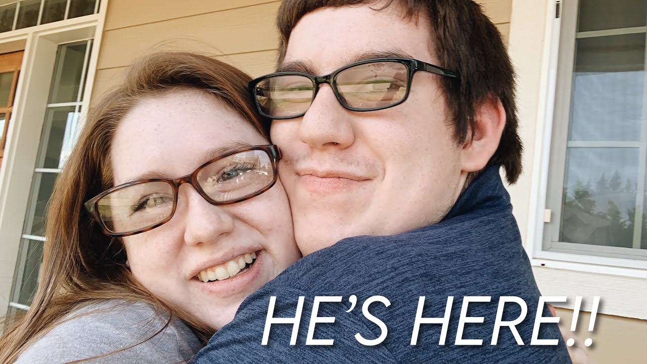 my brother is here!! | vlog - YouTube