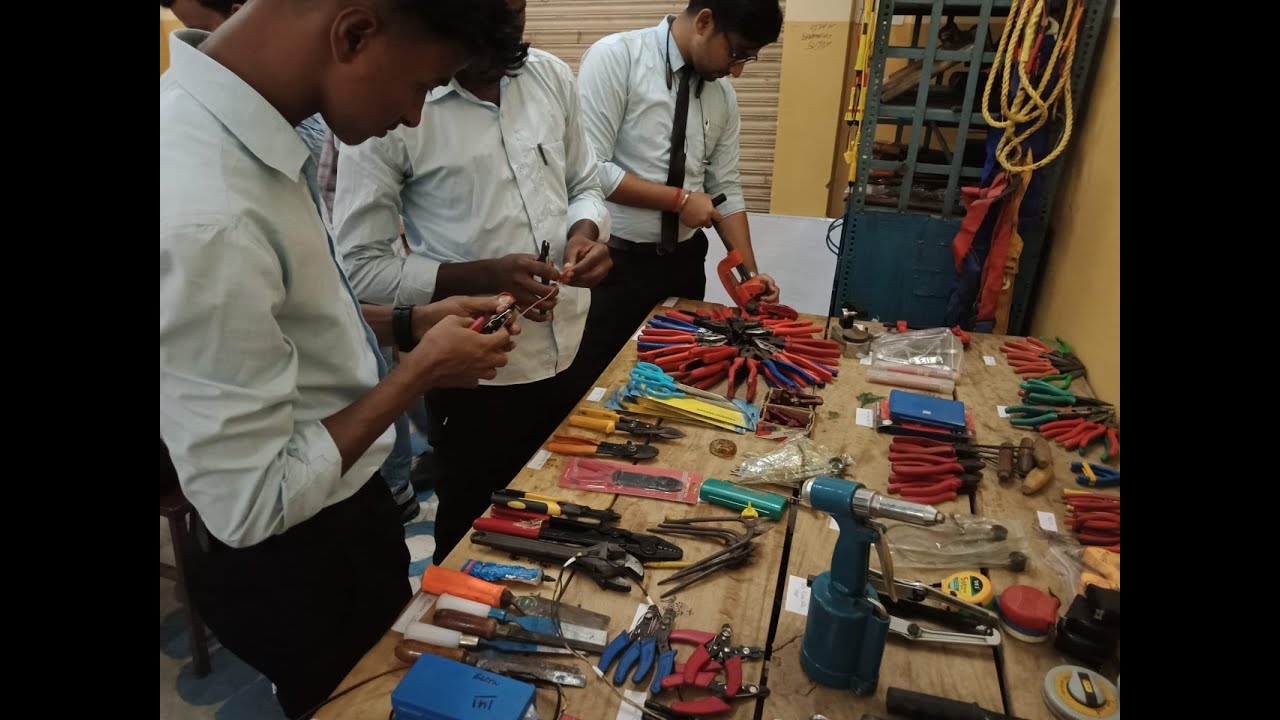 ELECTRICIAN CLASS - YouTube