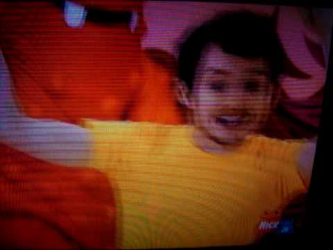Elijah Wood-The Puppet Master - YouTube