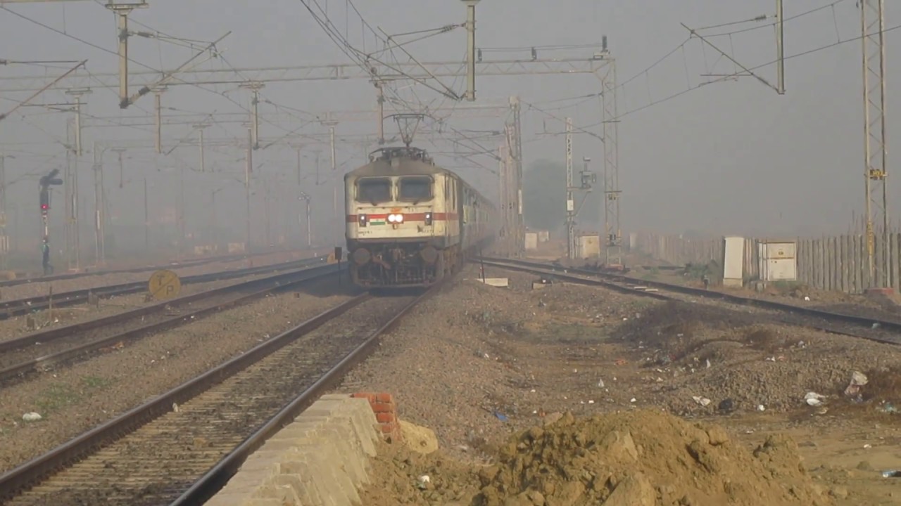 Continuous honking TKD WAP-7 rips Asaoti with 12808 Samta Express ...