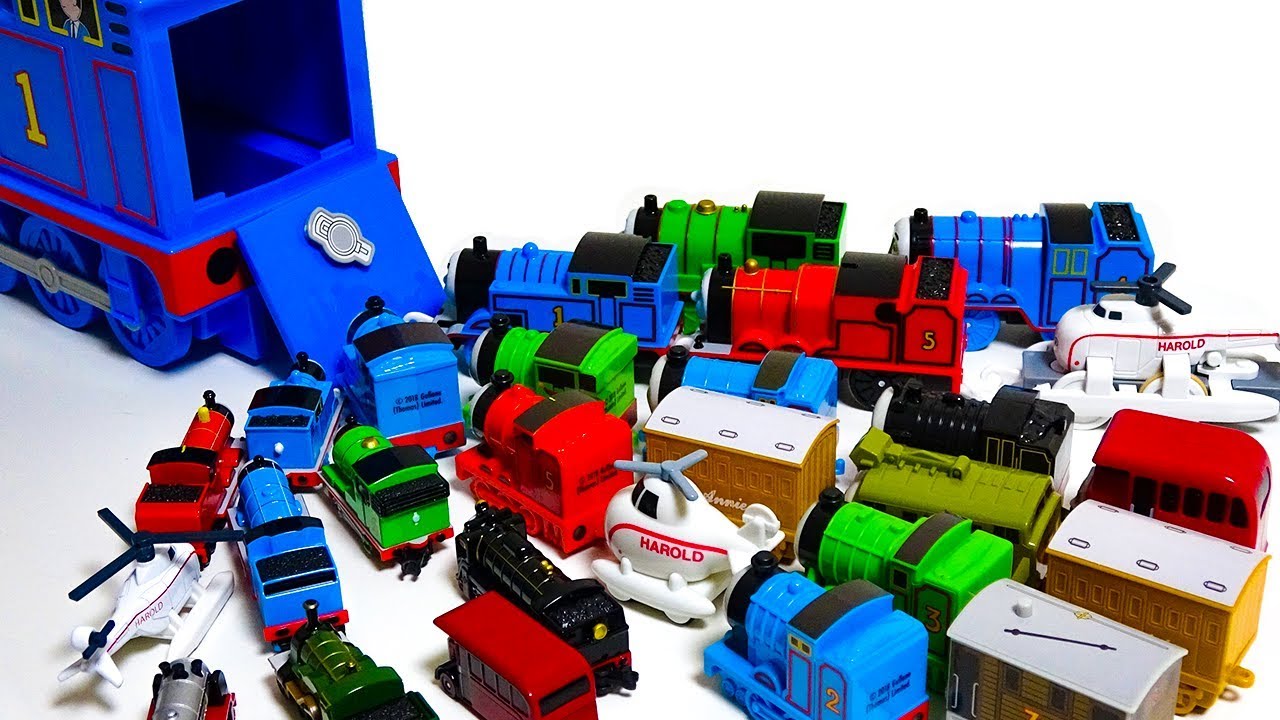 Thomas & Friends Mini train fall into Big Thomas 大きなトーマスの中に小さなトーマスたちが ...